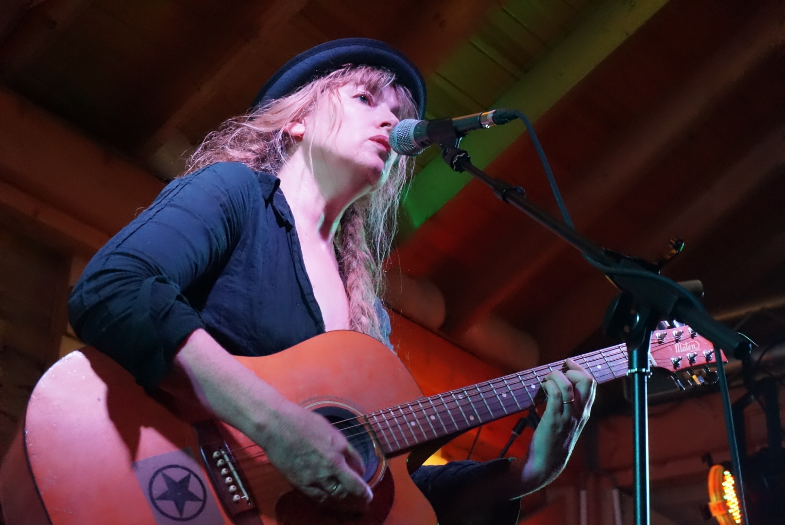 Review – Anne McCue live at LRB 11th July 2015 | Live@ Little Rabbit Barn